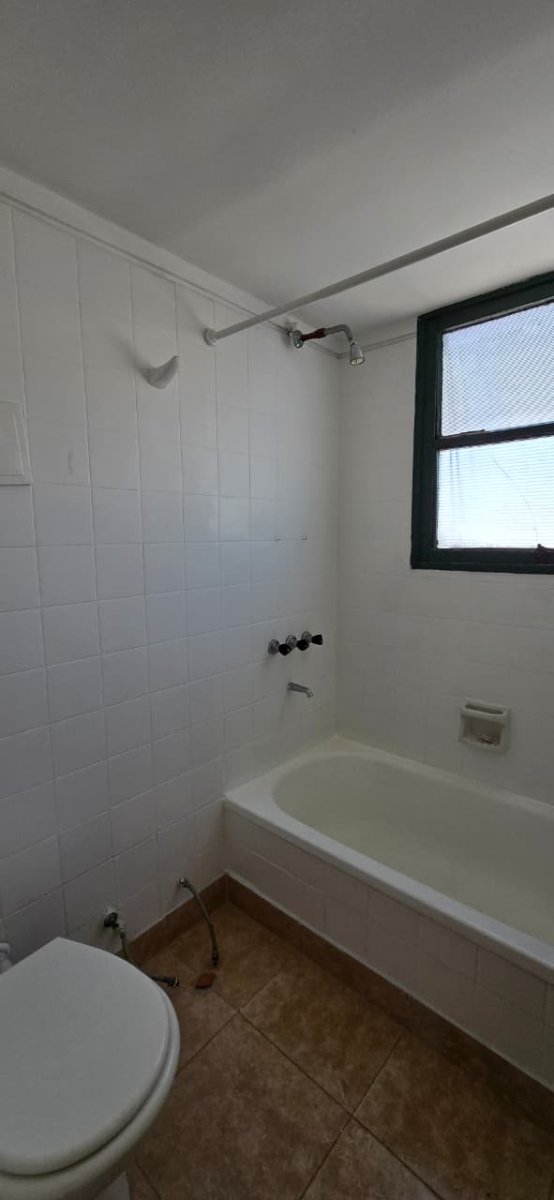 2 ambientes en anteúltimo piso con balcón sobre Av. Corrientes ...